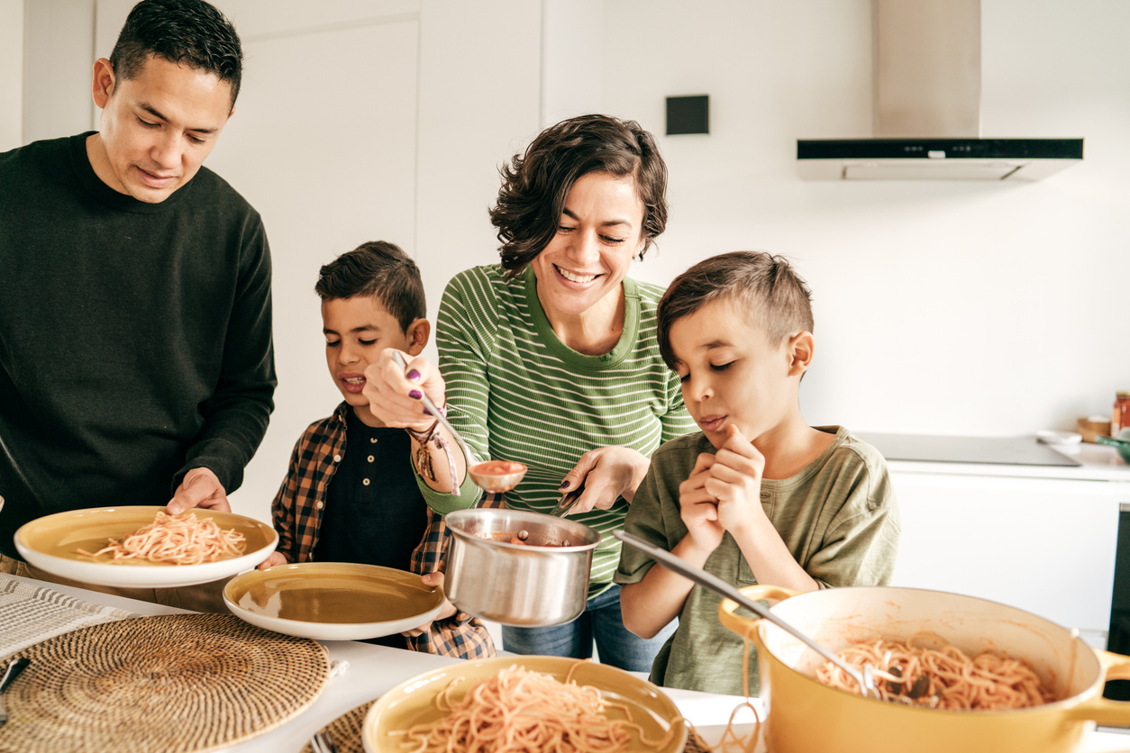 Why Family Dinners Matter: The Science Of Eating Together - Good Life ...